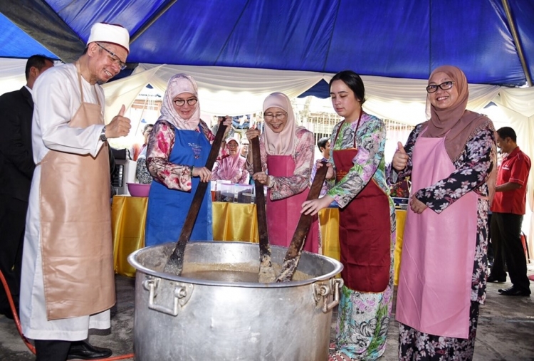 Instagram - Dr. Wan Azizah with Kara Santan Instagram - Dr. Wan Azizah with Kara Santan